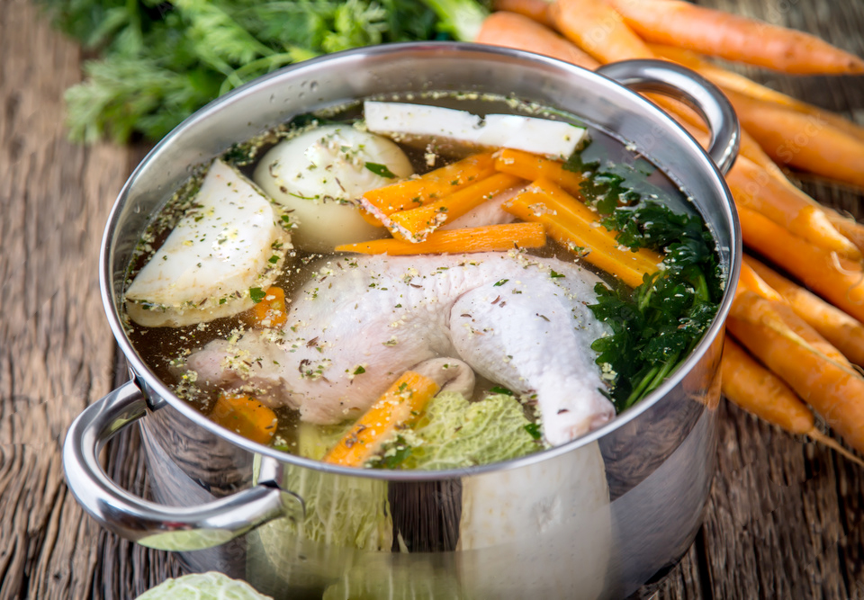 Caldo de Pollo Casero - balance saludable